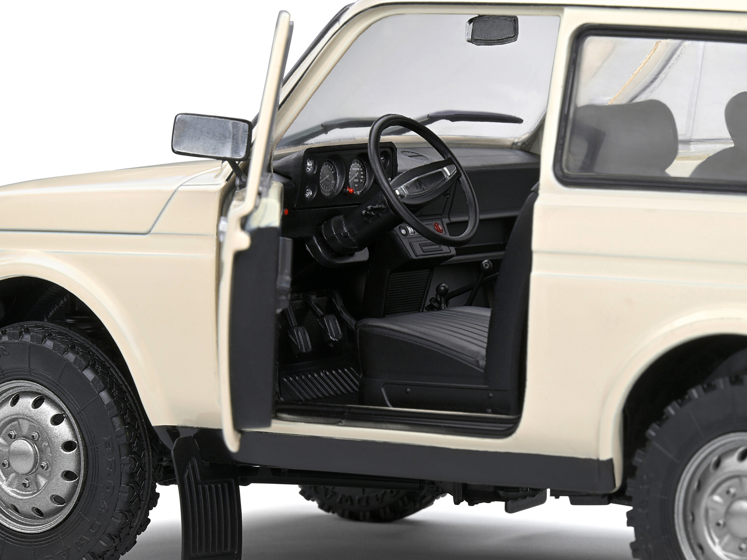 1980 Cream Lada Niva 1/18 Diecast Model Car - Solido Collectible Vehicle